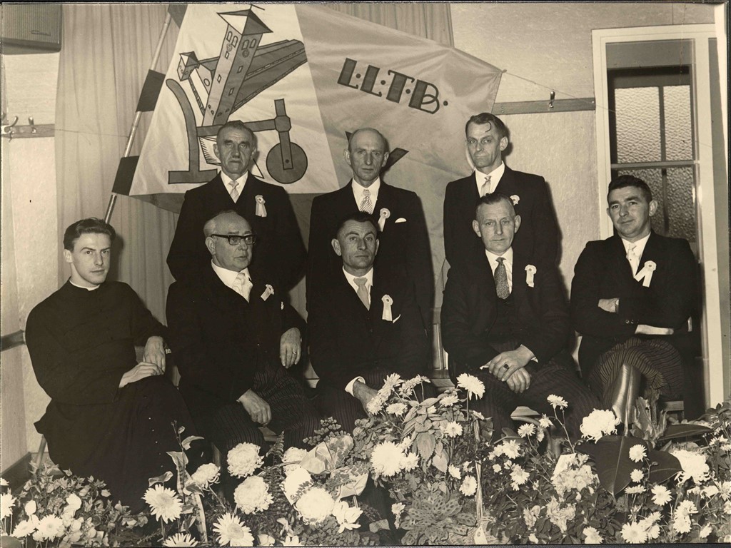 Help mee met de beschrijving van de fotocollectie van de LLTB