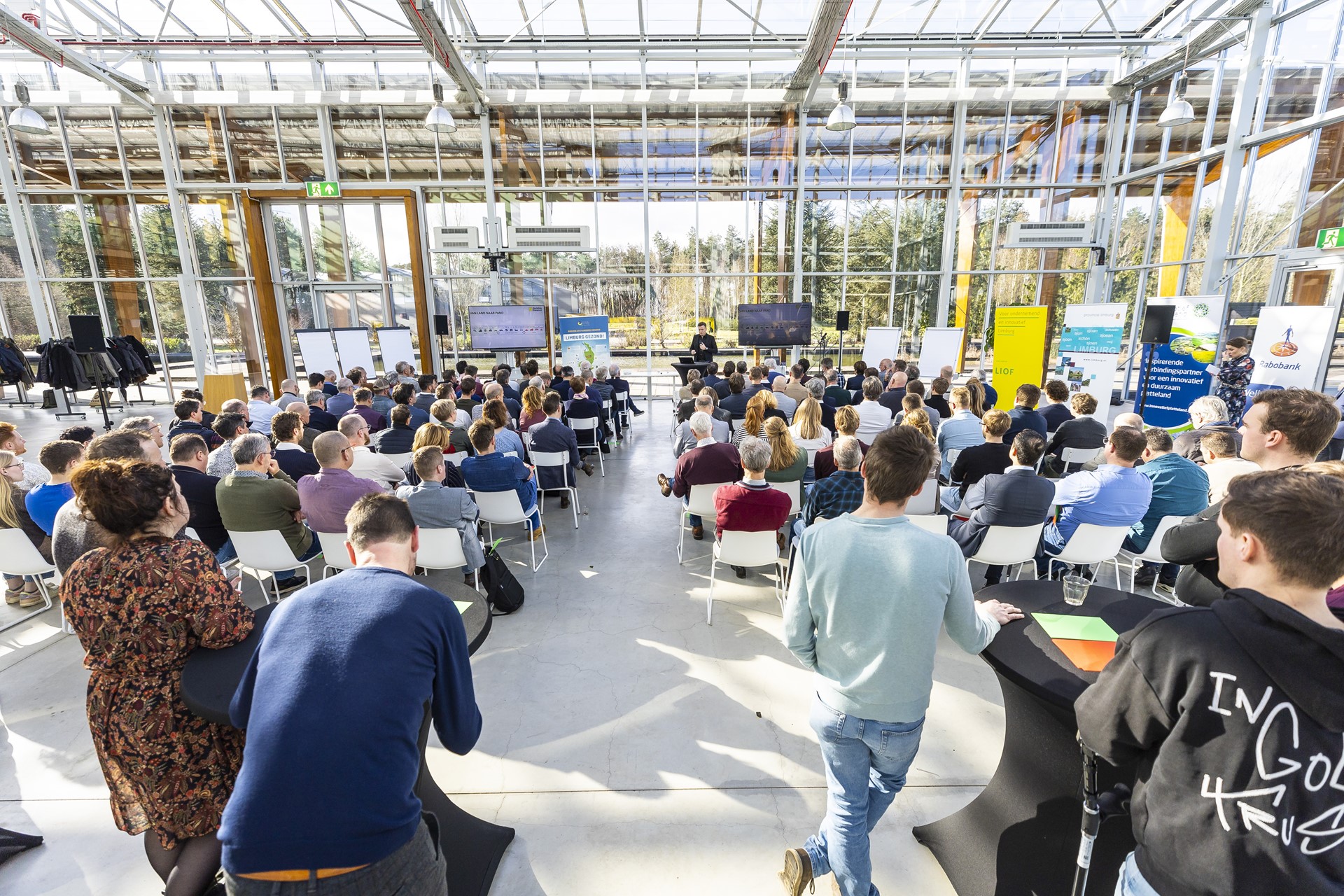 Terugblik Symposium Vezelgewassen: Boer en bouwer willen gezamenlijk ...