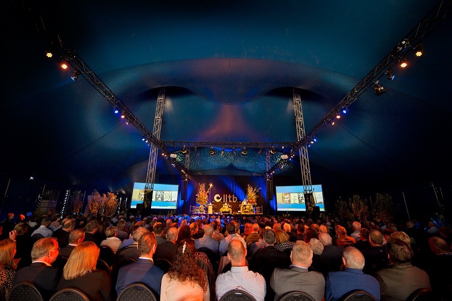 Zon, muziek en vrolijke gezichten tijdens LLTB-jubileumweekend