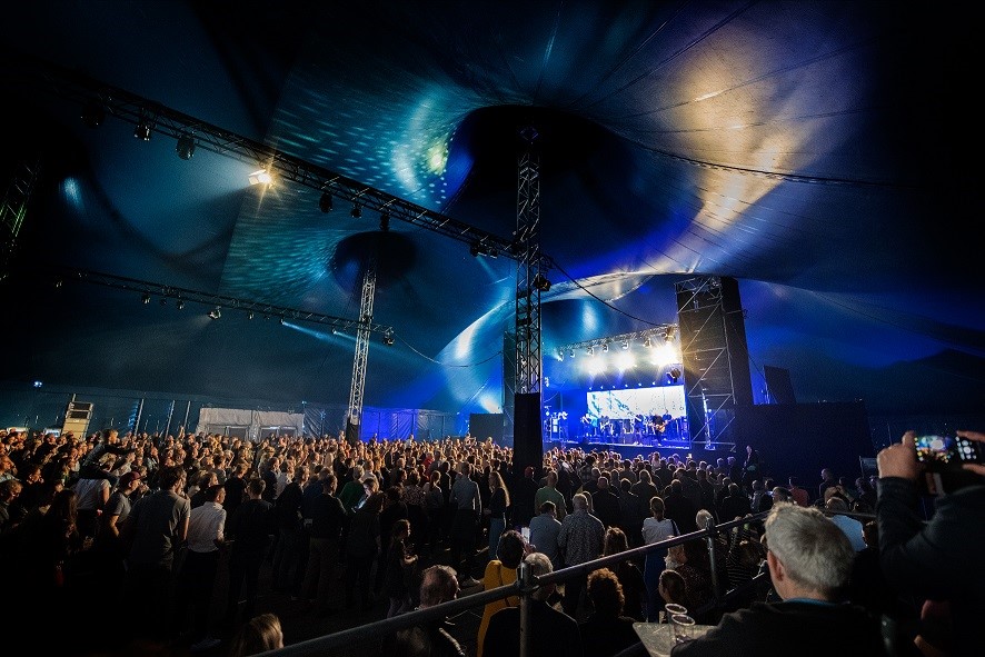 Zon, muziek en vrolijke gezichten tijdens LLTB-jubileumweekend